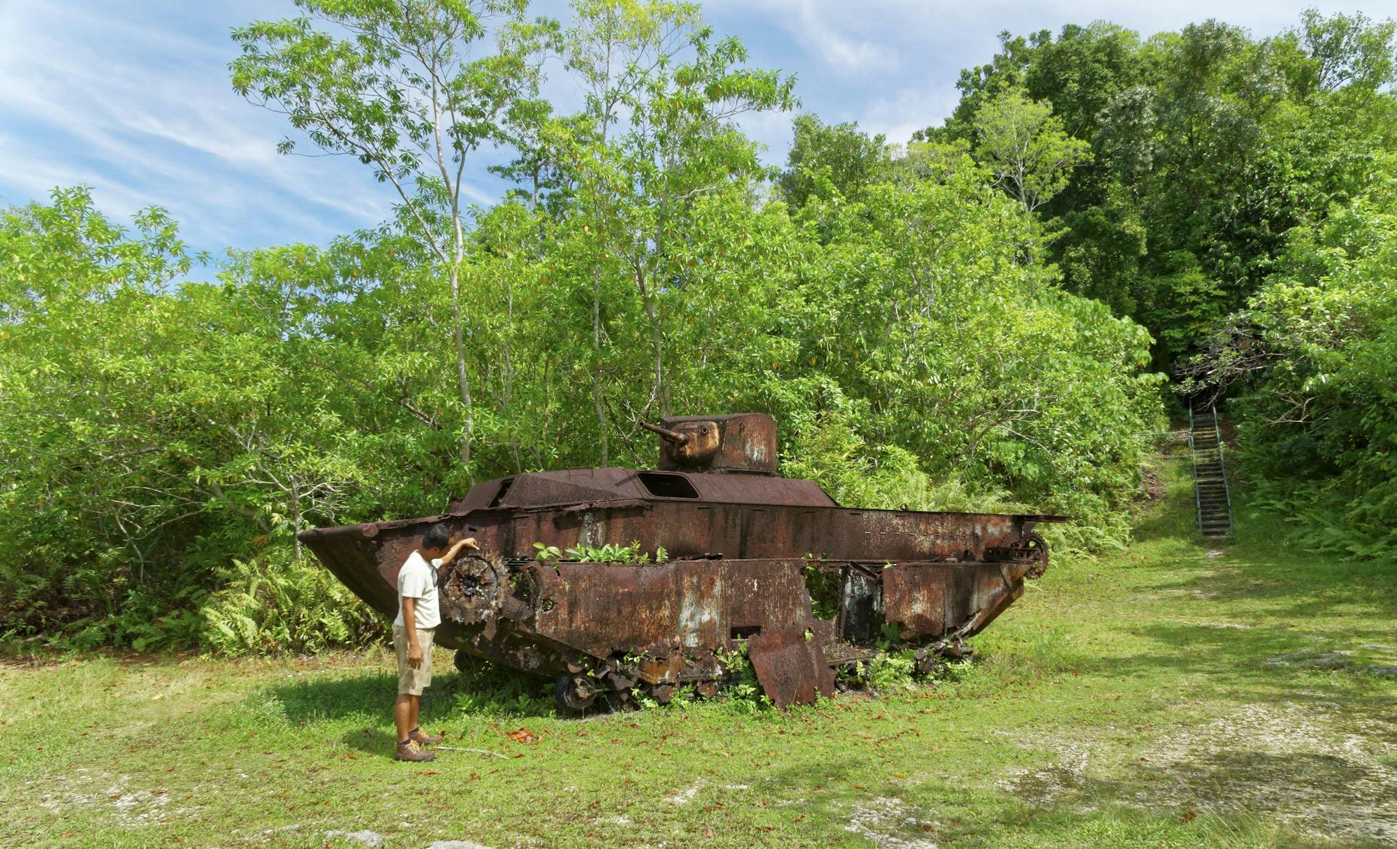 Tank and Japanese Cannon | | Attractions - Lonely Planet
