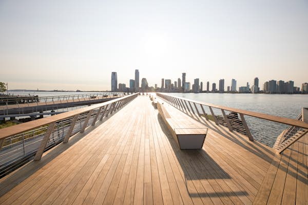 This new pier connects New Yorkers to nature and great sunsets - Lonely ...