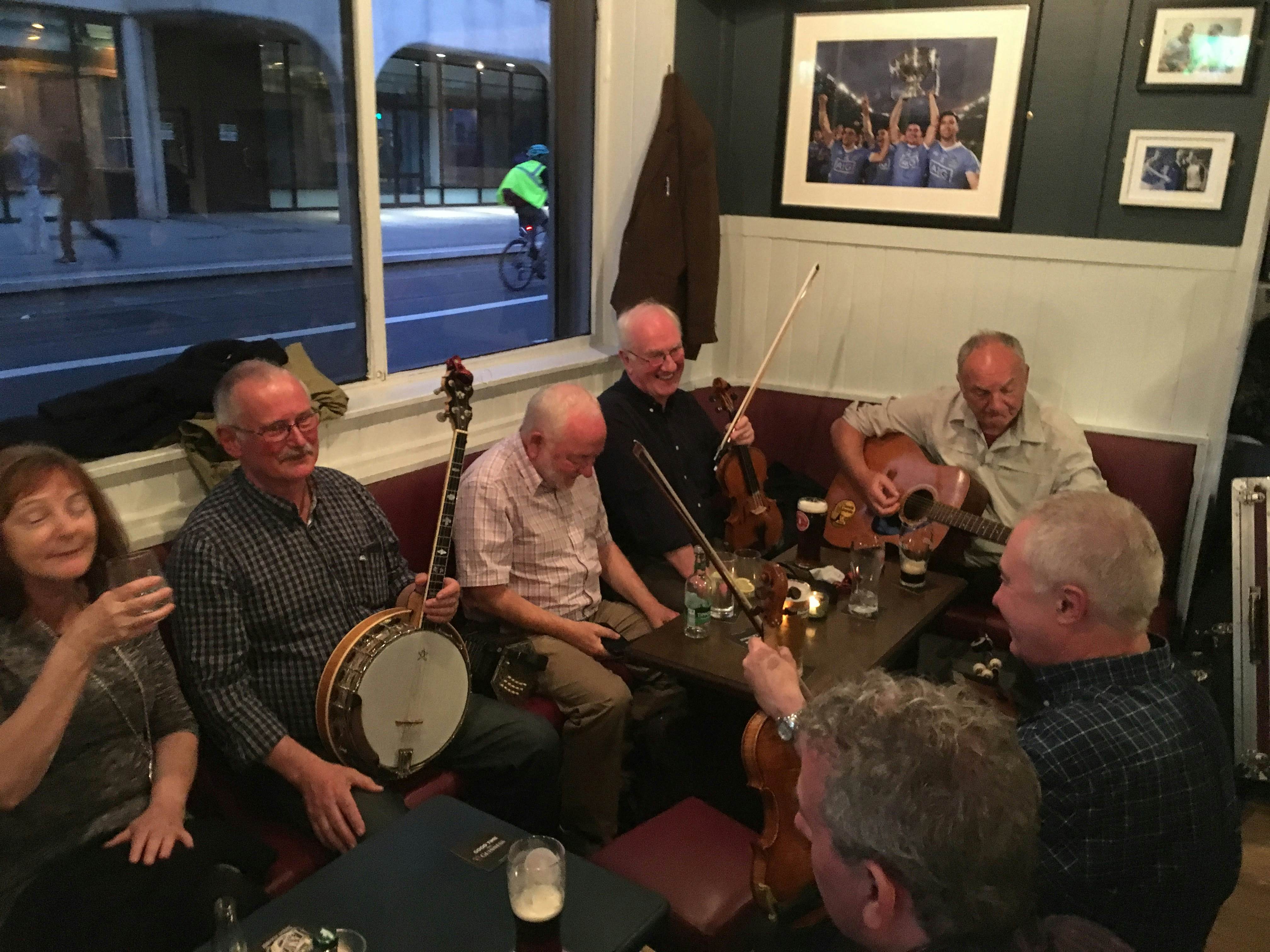 Explore Dublin's traditional Irish music scene - Lonely Planet
