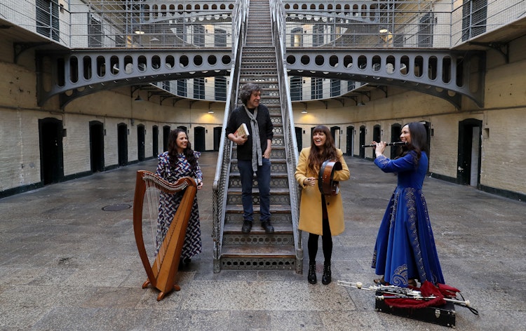 Explore Dublin's traditional Irish music scene - Lonely Planet