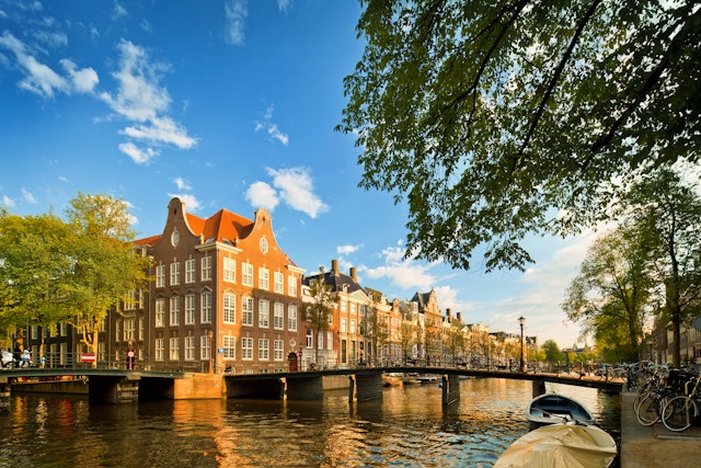 Finding landmarks in a new city just got easier with Google Maps’ Live ...