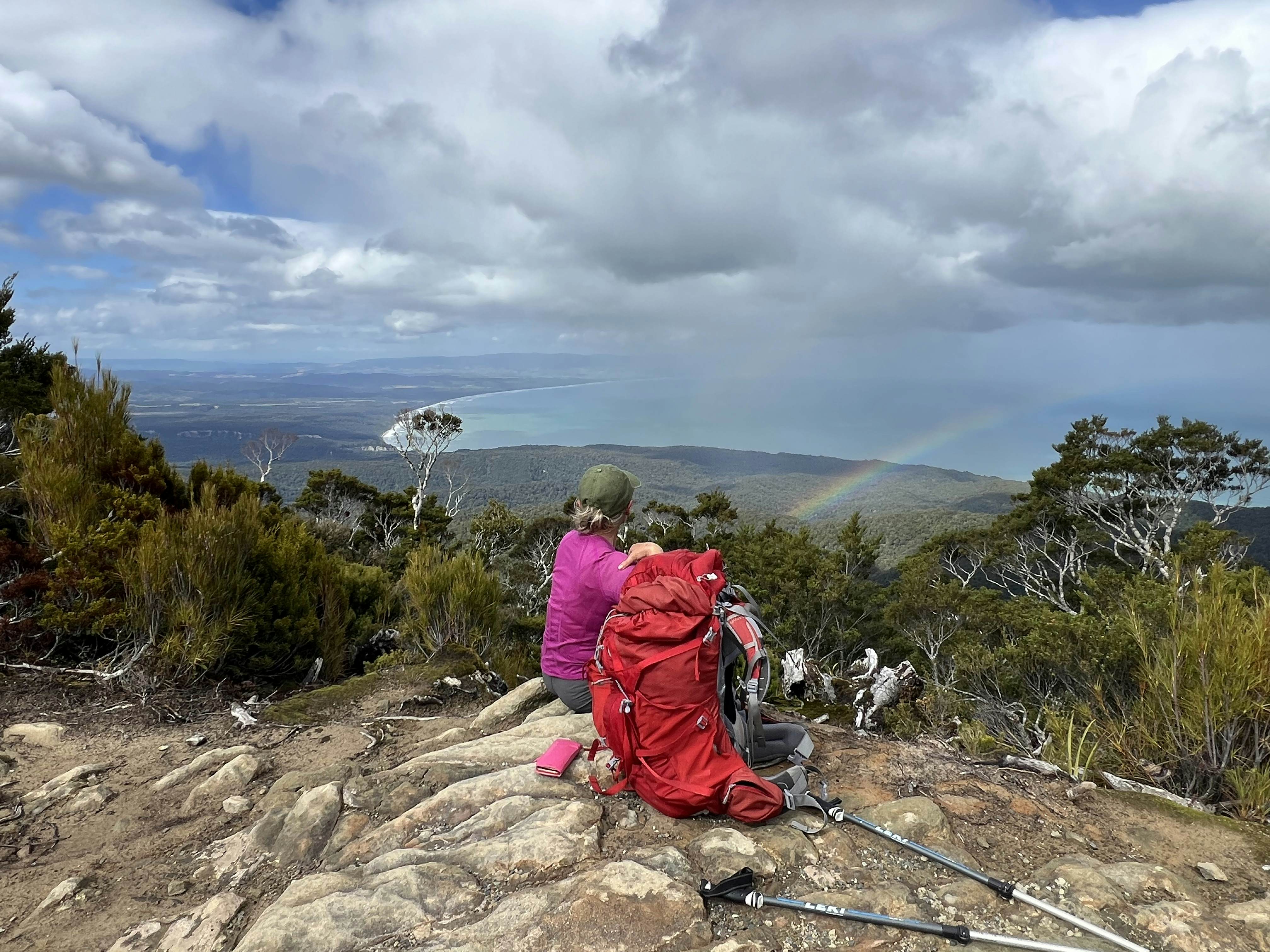 How to have an unforgettable hike on the Tongariro Alpine Crossing ...
