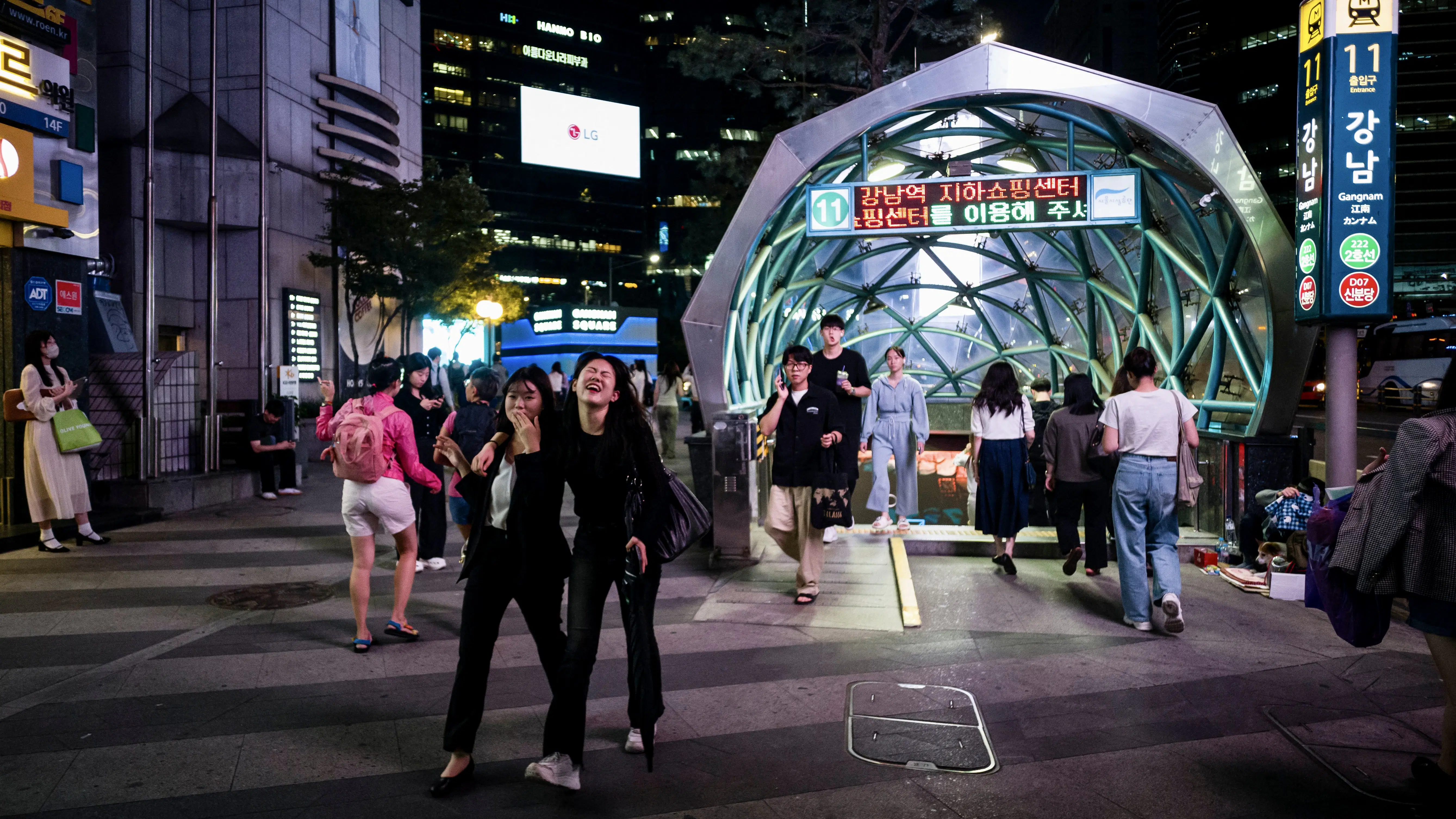 Getting around in Seoul - Lonely Planet