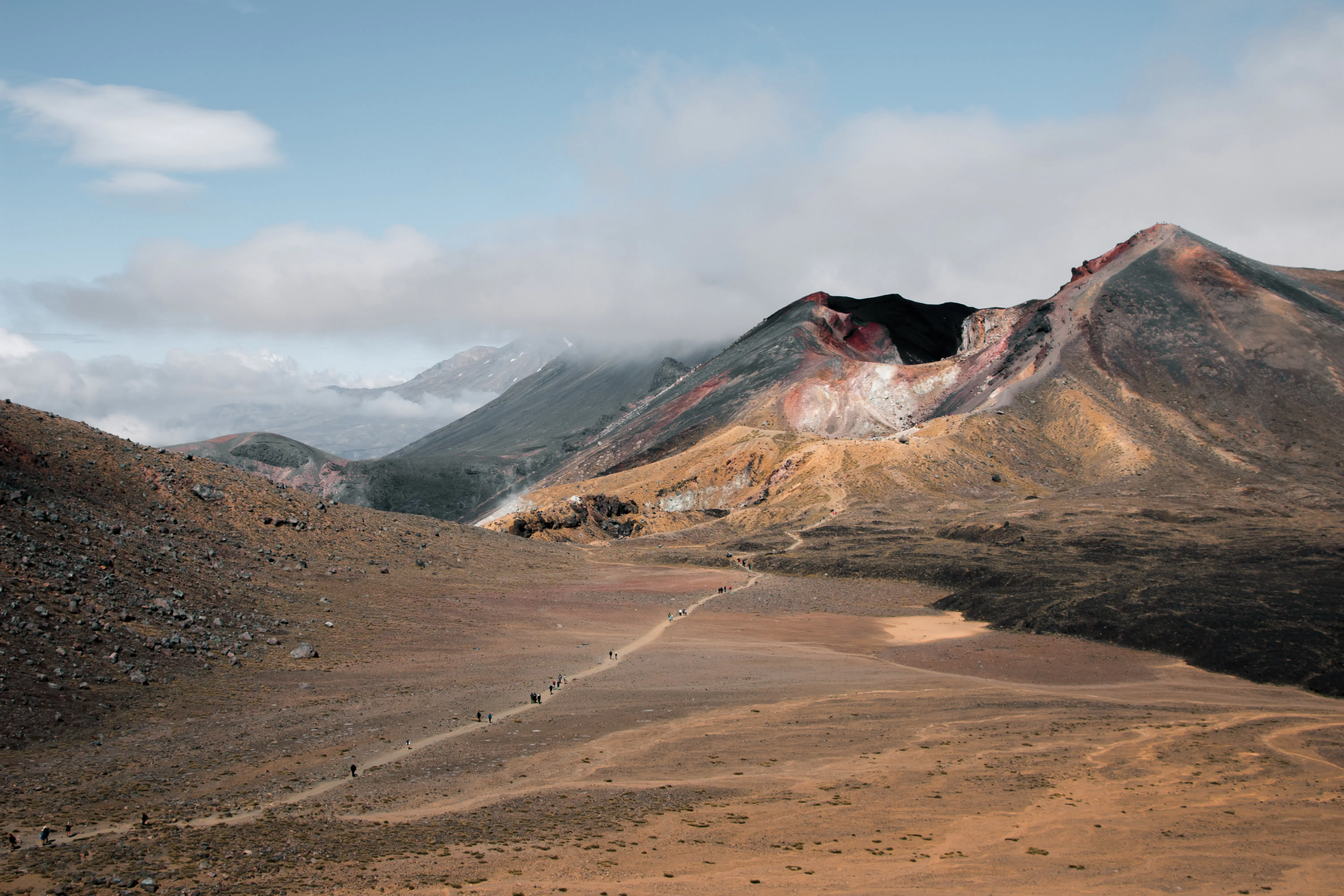 How to have an unforgettable hike on the Tongariro Alpine Crossing ...
