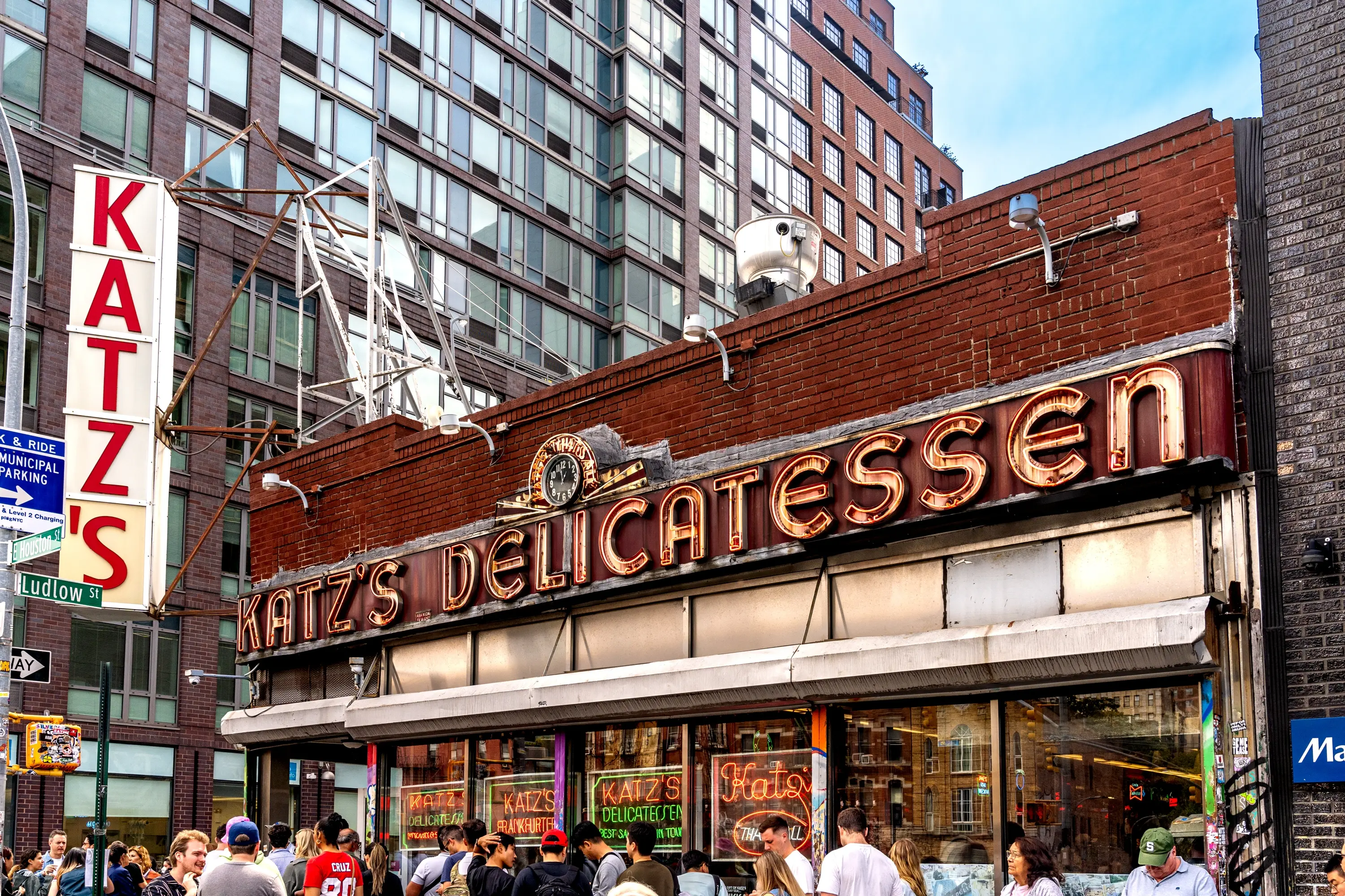 A local’s guide to exploring the Queens Night Market - Lonely Planet